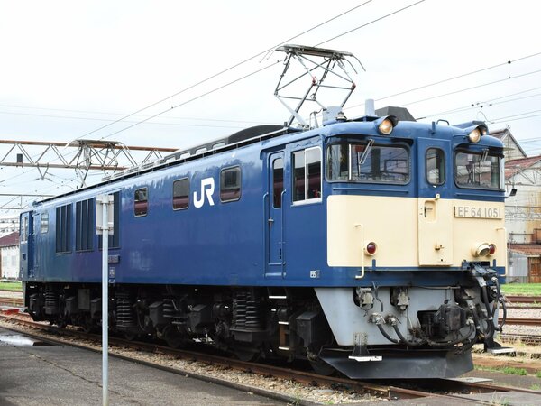 寝台列車「北陸」「あけぼの」けん引の勇姿…長岡市でもう一度！「EF64 形電気機関車」撮影会をJR東日本新潟支社が企画、「長岡」の区名札も登場 | 新潟日報デジタルプラス