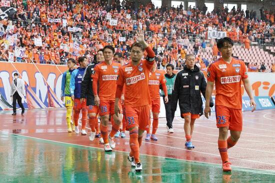 写真特集[サッカーJ1・アルビ新潟]第12節柏戦0－0（5月7日） VAR実施なしで何か起きるかも…予感的中？鈴木孝司選手の「幻」のゴール | 新潟日報デジタルプラス