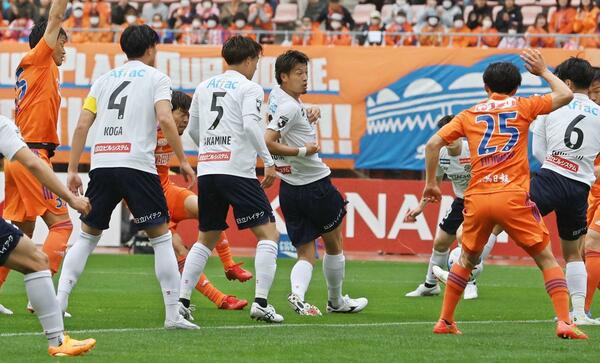 [サッカーJ1・アルビ新潟]前代未聞！？ホーム柏戦はVARの実施なし 手配ミスで機材届かず 新潟がネット揺らすもオフサイド、選手がVAR求める場面も | 新潟日報デジタルプラス