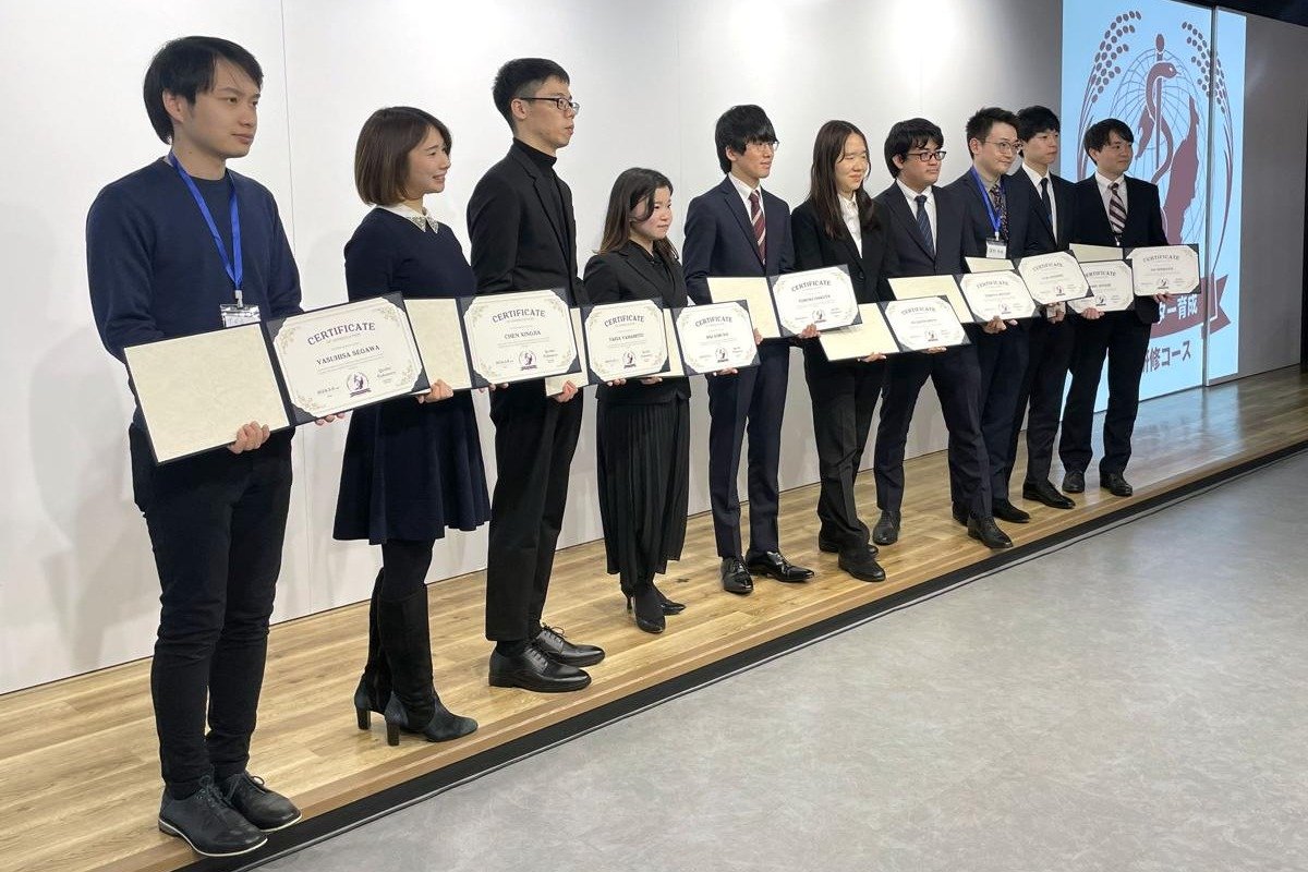 医師確保へ新たな一手、研修医が経営の視点学ぶ新潟県独自の「イノベーター育成臨床研修コース」1期生修了 全国初の試みに手応え、周知や内容充実が鍵 ...